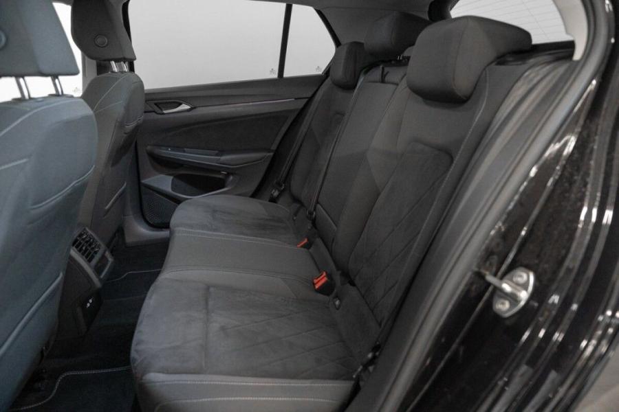 Black Volkswagen Golf 2023 in Vilnius, with an engine capacity of 1.50 L and mileage of 120 thousand km for 18900 €, photo 22 on AUTOMOTO.COM.LV