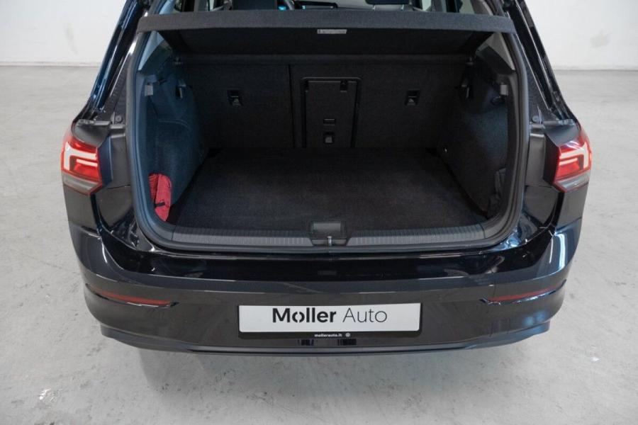 Black Volkswagen Golf 2023 in Vilnius, with an engine capacity of 1.50 L and mileage of 120 thousand km for 18900 €, photo 23 on AUTOMOTO.COM.LV