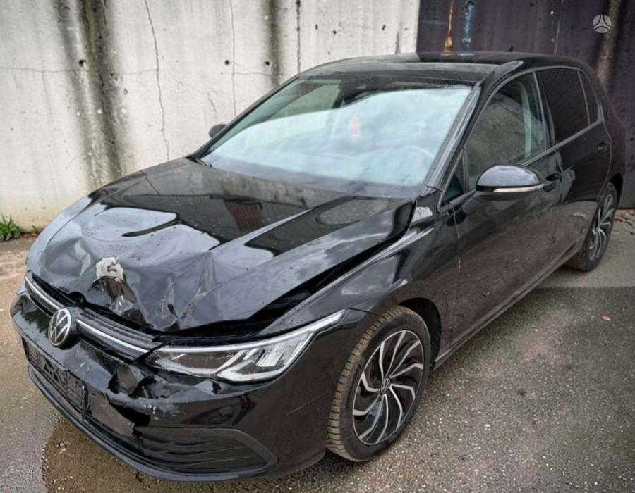 Melns Volkswagen Golf 2024 Kauņa, ar dzinēja tilpumu 1.00 L un nobraukumu 13 tūkst. km par 13800 €, foto 1 vietnē AUTOMOTO.COM.LV