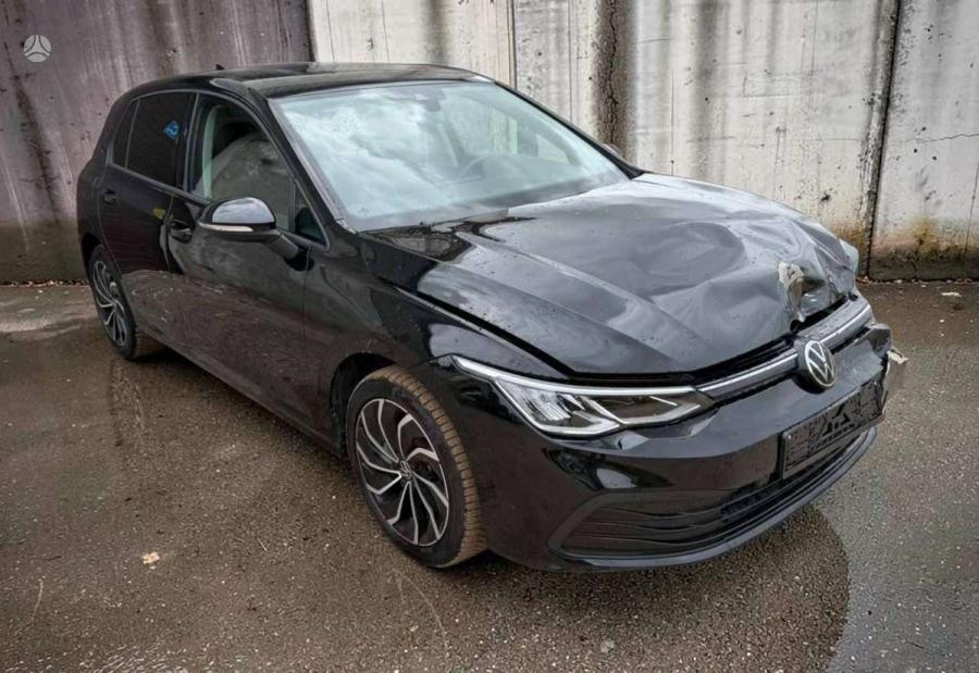 Melns Volkswagen Golf 2024 Kauņa, ar dzinēja tilpumu 1.00 L un nobraukumu 13 tūkst. km par 13800 €, foto 3 vietnē AUTOMOTO.COM.LV