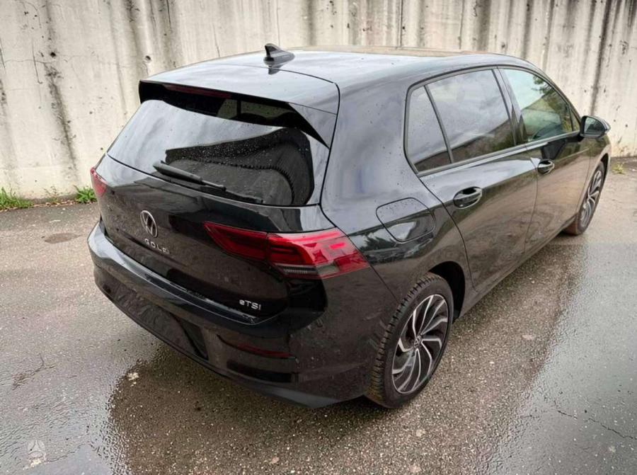 Melns Volkswagen Golf 2024 Kauņa, ar dzinēja tilpumu 1.00 L un nobraukumu 13 tūkst. km par 13800 €, foto 6 vietnē AUTOMOTO.COM.LV