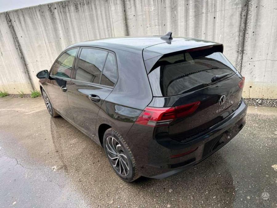 Melns Volkswagen Golf 2024 Kauņa, ar dzinēja tilpumu 1.00 L un nobraukumu 13 tūkst. km par 13800 €, foto 7 vietnē AUTOMOTO.COM.LV