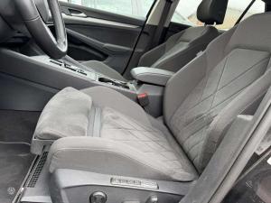 Melns Volkswagen Golf 2024 Kauņa, ar dzinēja tilpumu 1.00 L un nobraukumu 13 tūkst. km par 13800 €, foto 14 vietnē AUTOMOTO.COM.LV