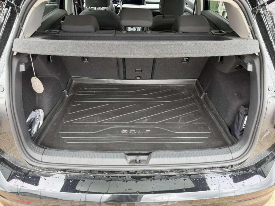 Melns Volkswagen Golf 2024 Kauņa, ar dzinēja tilpumu 1.00 L un nobraukumu 13 tūkst. km par 13800 €, foto 16 vietnē AUTOMOTO.COM.LV