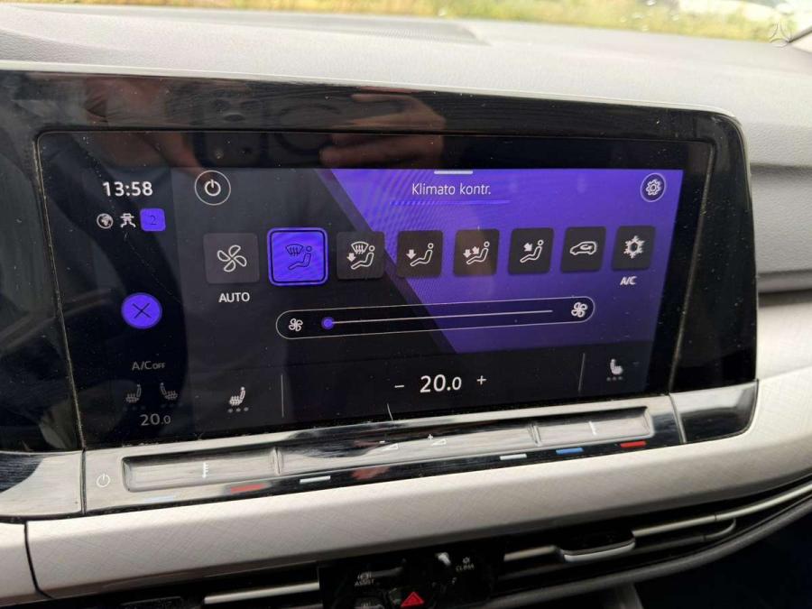 Melns Volkswagen Golf 2024 Kauņa, ar dzinēja tilpumu 1.00 L un nobraukumu 13 tūkst. km par 13800 €, foto 23 vietnē AUTOMOTO.COM.LV