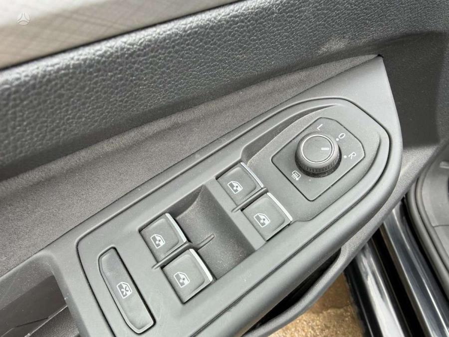 Melns Volkswagen Golf 2024 Kauņa, ar dzinēja tilpumu 1.00 L un nobraukumu 13 tūkst. km par 13800 €, foto 24 vietnē AUTOMOTO.COM.LV