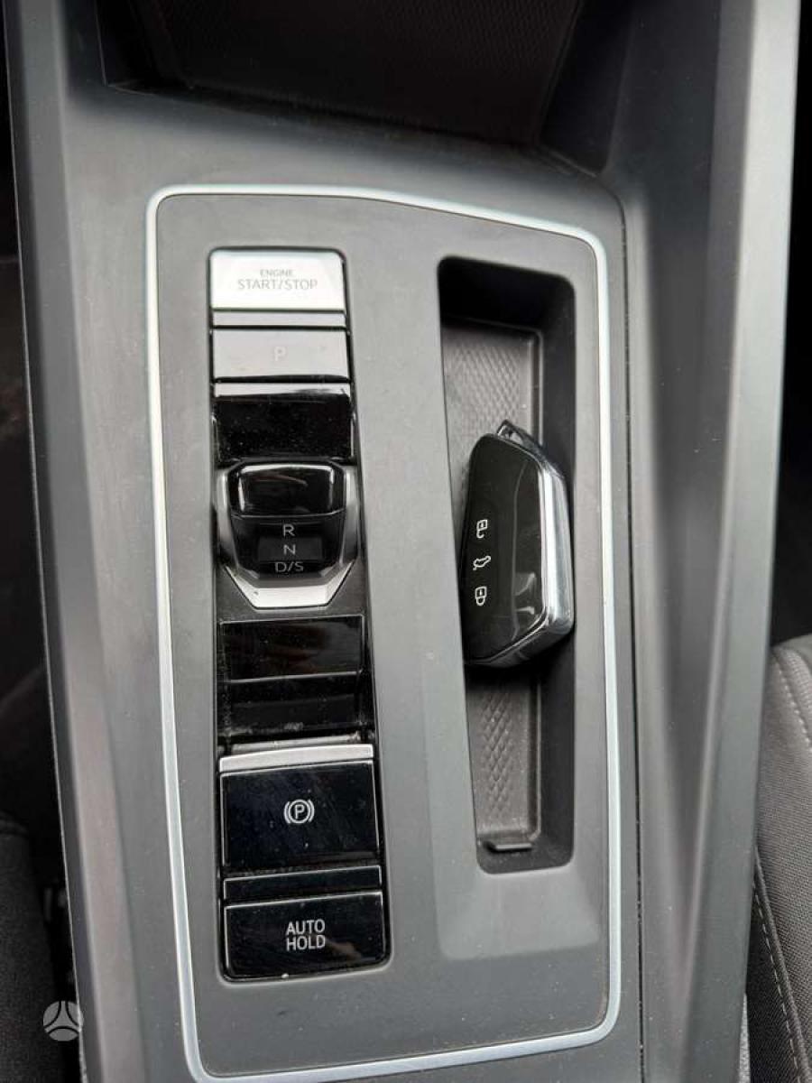 Melns Volkswagen Golf 2024 Kauņa, ar dzinēja tilpumu 1.00 L un nobraukumu 13 tūkst. km par 13800 €, foto 25 vietnē AUTOMOTO.COM.LV