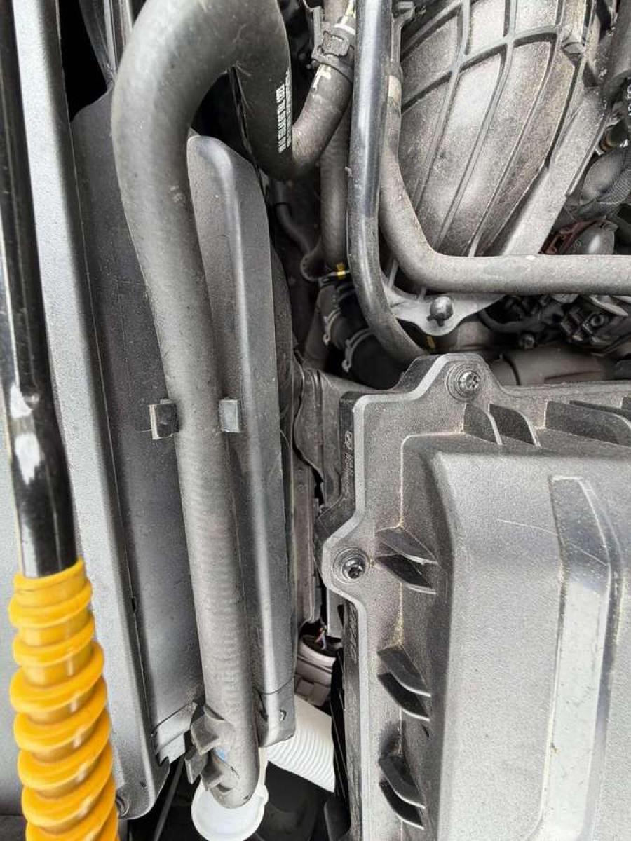 Melns Volkswagen Golf 2024 Kauņa, ar dzinēja tilpumu 1.00 L un nobraukumu 13 tūkst. km par 13800 €, foto 30 vietnē AUTOMOTO.COM.LV