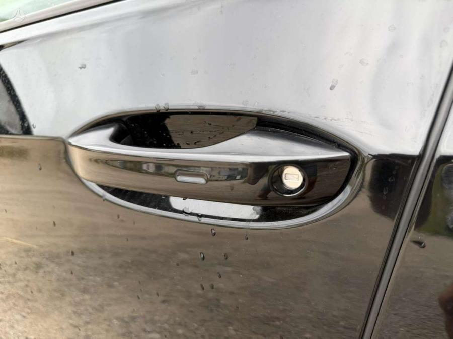 Melns Volkswagen Golf 2024 Kauņa, ar dzinēja tilpumu 1.00 L un nobraukumu 13 tūkst. km par 13800 €, foto 31 vietnē AUTOMOTO.COM.LV