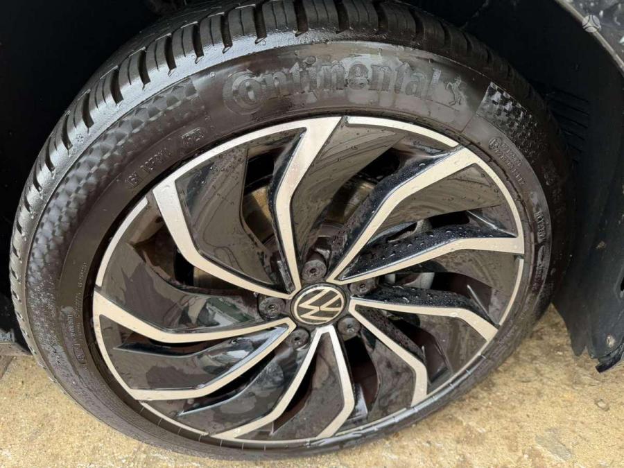 Melns Volkswagen Golf 2024 Kauņa, ar dzinēja tilpumu 1.00 L un nobraukumu 13 tūkst. km par 13800 €, foto 32 vietnē AUTOMOTO.COM.LV