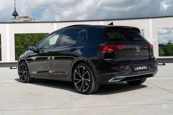 Melns Volkswagen Golf 2024 Viļņa, ar dzinēja tilpumu 1.97 L un nobraukumu 26 tūkst. km par 21850 €, foto 4 vietnē AUTOMOTO.COM.LV