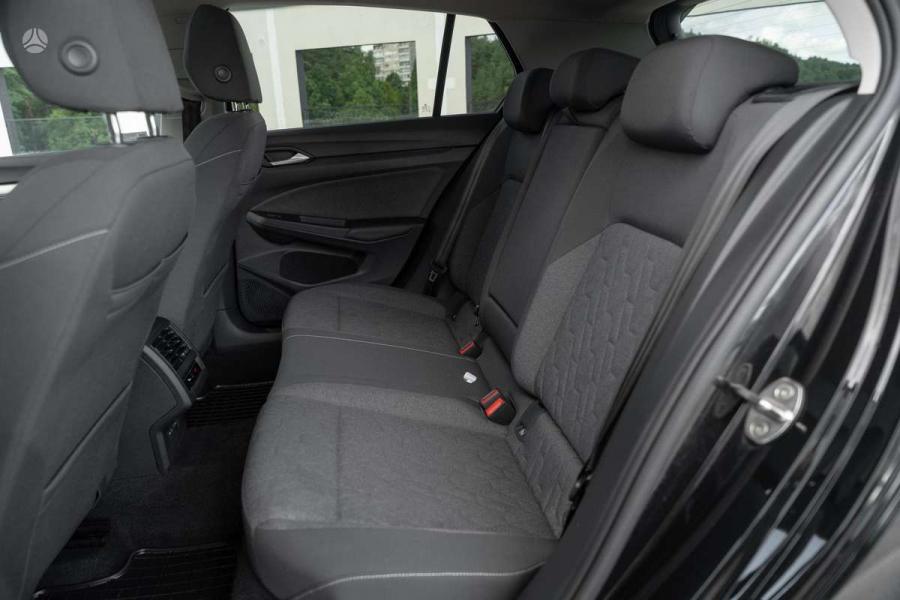 Melns Volkswagen Golf 2024 Viļņa, ar dzinēja tilpumu 1.97 L un nobraukumu 26 tūkst. km par 21850 €, foto 14 vietnē AUTOMOTO.COM.LV