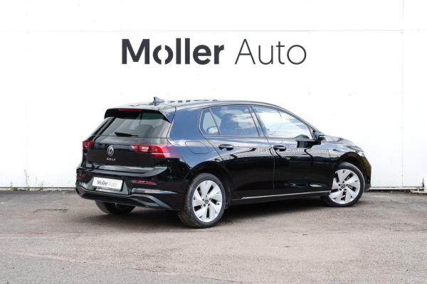 Melns Volkswagen Golf 2025 Rīga, ar dzinēja tilpumu 2.00 L un nobraukumu 27 tūkst. km par 24990 €, foto 4 vietnē AUTOMOTO.COM.LV