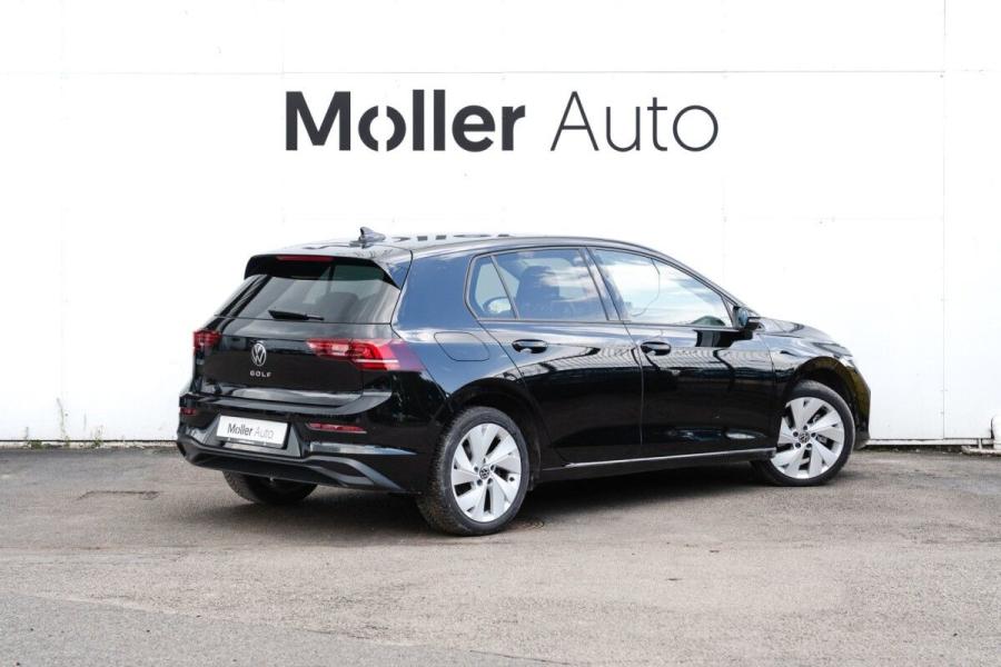 Black Volkswagen Golf 2025 in Riga, with an engine capacity of 2.00 L and mileage of 27 thousand km for 24990 €, photo 5 on AUTOMOTO.COM.LV