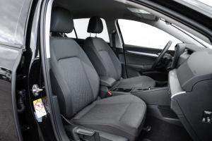 Black Volkswagen Golf 2025 in Riga, with an engine capacity of 2.00 L and mileage of 27 thousand km for 24990 €, photo 7 on AUTOMOTO.COM.LV