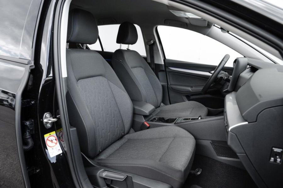 Black Volkswagen Golf 2025 in Riga, with an engine capacity of 2.00 L and mileage of 27 thousand km for 24990 €, photo 7 on AUTOMOTO.COM.LV