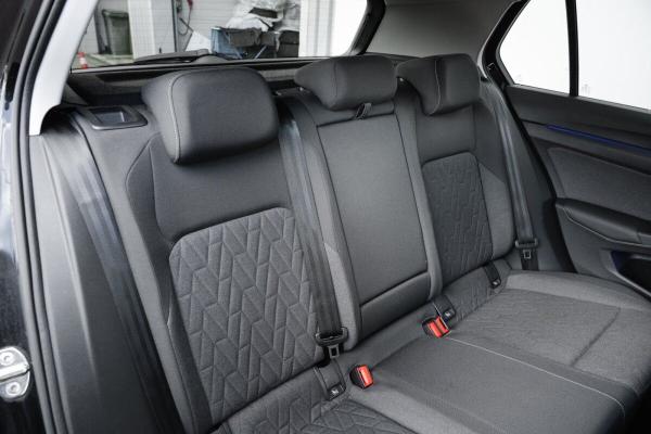Melns Volkswagen Golf 2025 Rīga, ar dzinēja tilpumu 2.00 L un nobraukumu 27 tūkst. km par 24990 €, foto 8 vietnē AUTOMOTO.COM.LV
