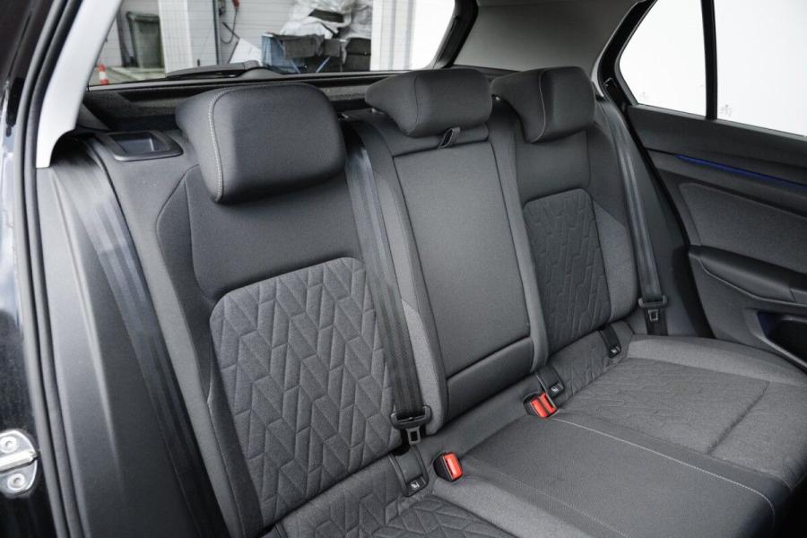 Black Volkswagen Golf 2025 in Riga, with an engine capacity of 2.00 L and mileage of 27 thousand km for 24990 €, photo 9 on AUTOMOTO.COM.LV