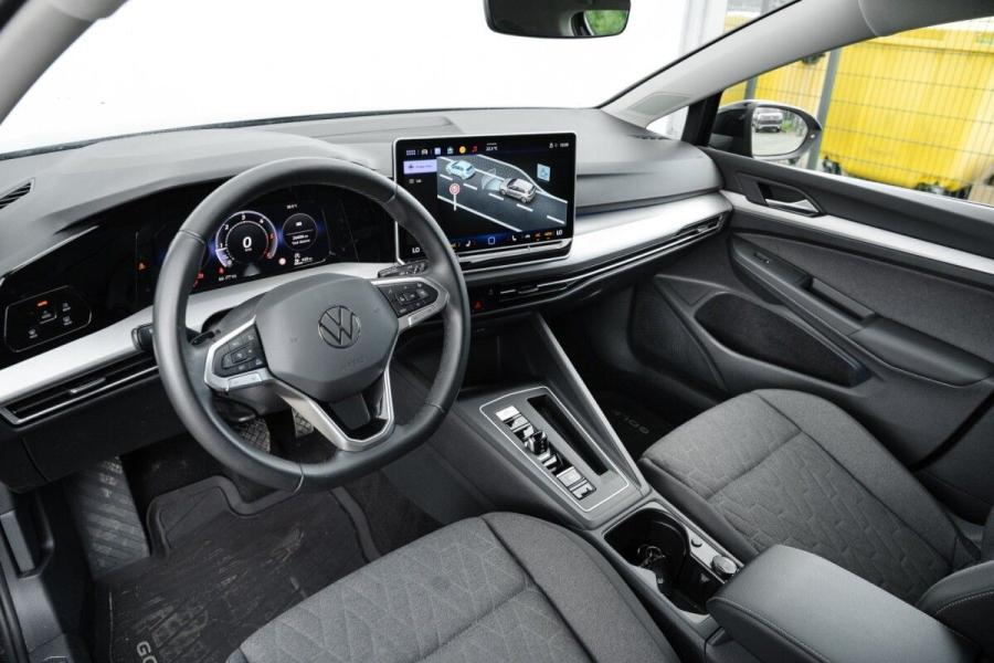 Black Volkswagen Golf 2025 in Riga, with an engine capacity of 2.00 L and mileage of 27 thousand km for 24990 €, photo 25 on AUTOMOTO.COM.LV