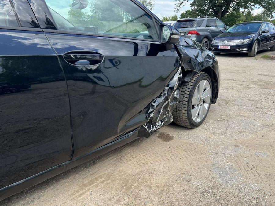 Melns Volkswagen Golf 2025 Kauņa, ar dzinēja tilpumu 1.50 L un nobraukumu 30 tūkst. km par 14800 €, foto 10 vietnē AUTOMOTO.COM.LV