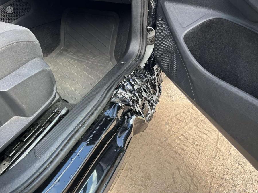 Melns Volkswagen Golf 2025 Kauņa, ar dzinēja tilpumu 1.50 L un nobraukumu 30 tūkst. km par 14800 €, foto 11 vietnē AUTOMOTO.COM.LV