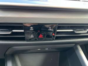 Melns Volkswagen Golf 2025 Kauņa, ar dzinēja tilpumu 1.50 L un nobraukumu 30 tūkst. km par 14800 €, foto 23 vietnē AUTOMOTO.COM.LV