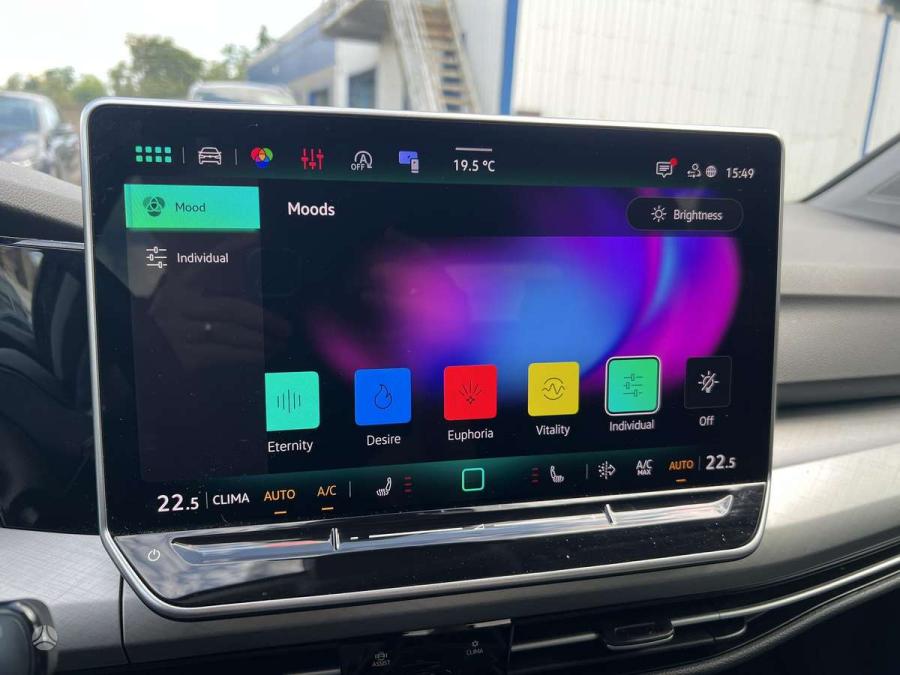 Melns Volkswagen Golf 2025 Kauņa, ar dzinēja tilpumu 1.50 L un nobraukumu 30 tūkst. km par 14800 €, foto 29 vietnē AUTOMOTO.COM.LV