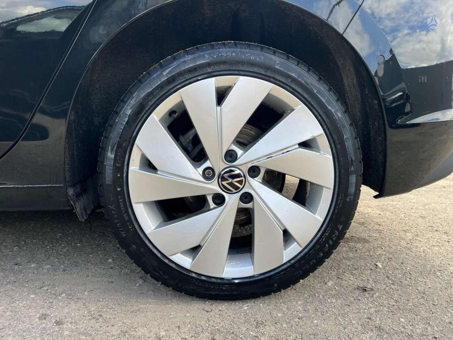 Melns Volkswagen Golf 2025 Kauņa, ar dzinēja tilpumu 1.50 L un nobraukumu 30 tūkst. km par 14800 €, foto 40 vietnē AUTOMOTO.COM.LV
