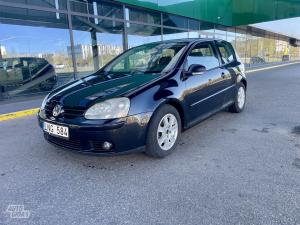 Melns Volkswagen Golf 2004 Viļņa, ar dzinēja tilpumu 1.90 L un nobraukumu 320 tūkst. km par 2500 €, foto  vietnē AUTOMOTO.COM.LV