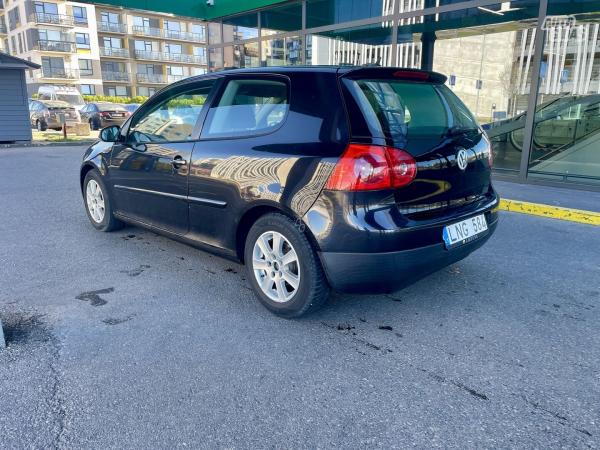 Black Volkswagen Golf 2004 in Vilnius, with an engine capacity of 1.90 L and mileage of 320 thousand km for 2500 €, photo 4 on AUTOMOTO.COM.LV
