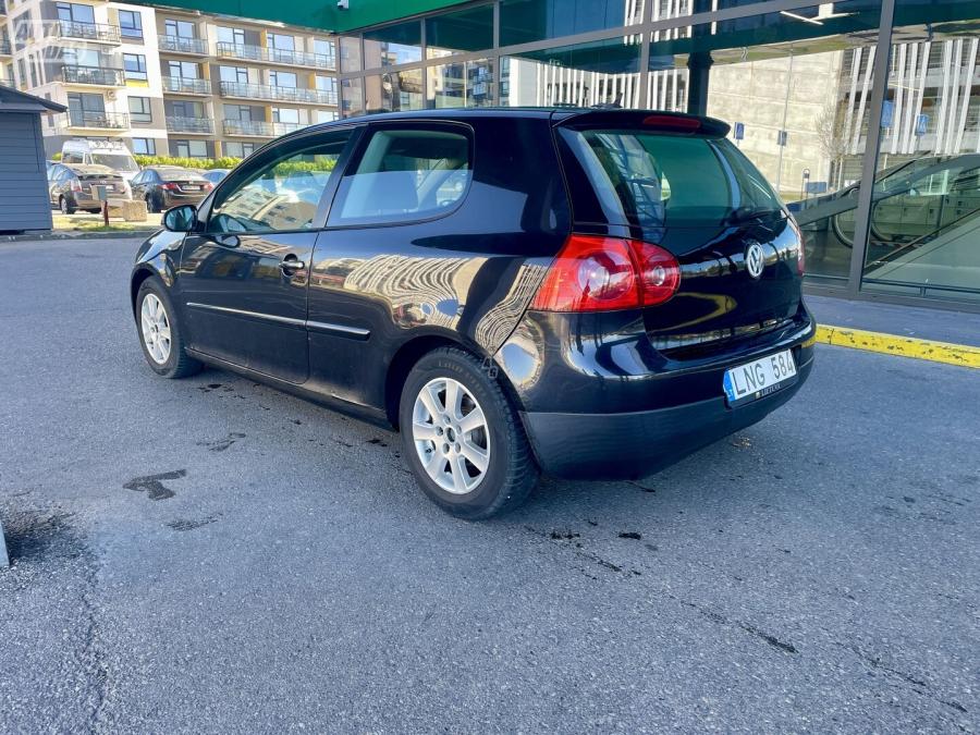 Black Volkswagen Golf 2004 in Vilnius, with an engine capacity of 1.90 L and mileage of 320 thousand km for 2400 €, photo 5 on AUTOMOTO.COM.LV
