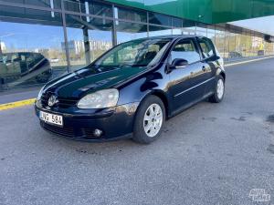 Melns Volkswagen Golf 2004 Viļņa, ar dzinēja tilpumu 1.90 L un nobraukumu 320 tūkst. km par 2150 €, foto  vietnē AUTOMOTO.COM.LV
