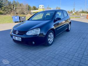 Melns Volkswagen Golf 2004 Viļņa, ar dzinēja tilpumu 1.90 L un nobraukumu 320 tūkst. km par 1500 €, foto 1 vietnē AUTOMOTO.COM.LV