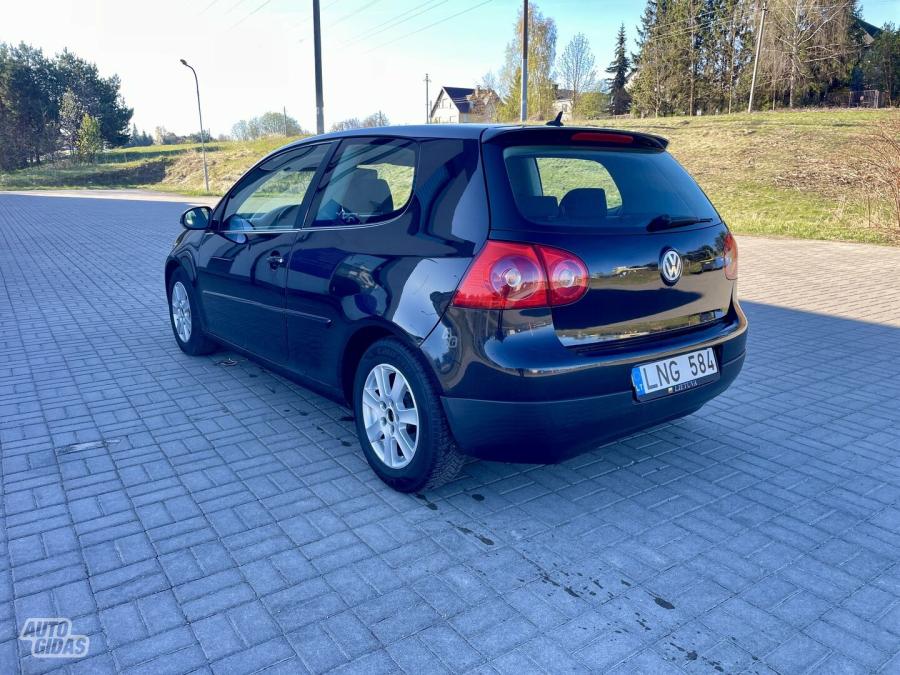 Black Volkswagen Golf 2004 in Vilnius, with an engine capacity of 1.90 L and mileage of 320 thousand km for 1500 €, photo 3 on AUTOMOTO.COM.LV