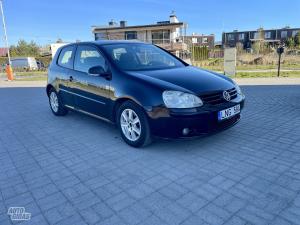 Black Volkswagen Golf 2004 in Vilnius, with an engine capacity of 1.90 L and mileage of 320 thousand km for 1500 €, photo 5 on AUTOMOTO.COM.LV