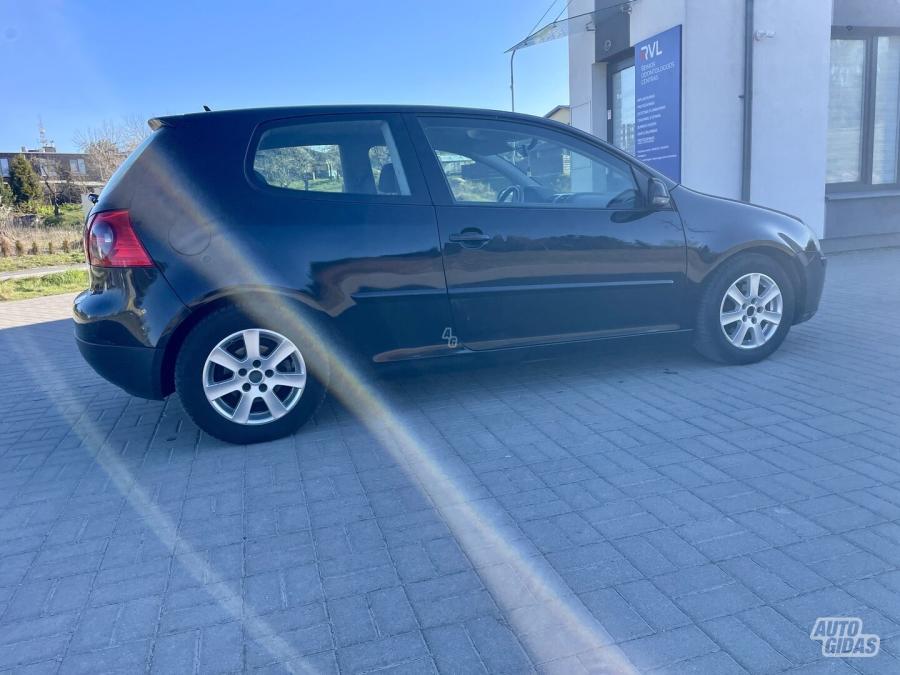 Black Volkswagen Golf 2004 in Vilnius, with an engine capacity of 1.90 L and mileage of 320 thousand km for 1500 €, photo 7 on AUTOMOTO.COM.LV