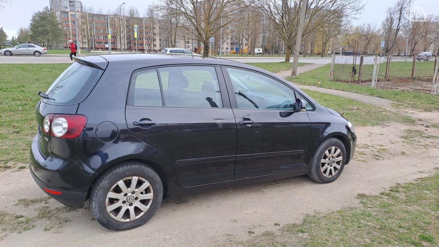 Black Volkswagen Golf 2006 in Vilnius, with an engine capacity of 1.90 L and mileage of 322 thousand km for 2850 €, photo 4 on AUTOMOTO.COM.LV