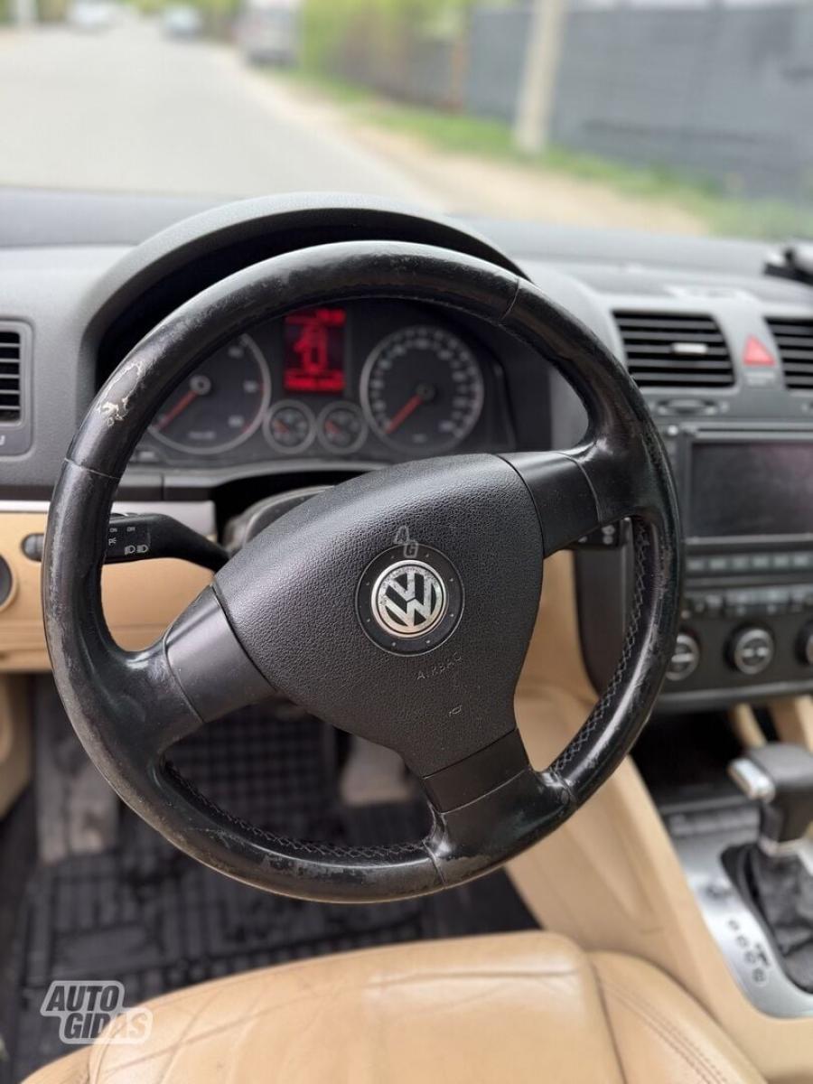 Melns Volkswagen Golf 2006 Kauņa, ar dzinēja tilpumu 2.00 L un nobraukumu 384 tūkst. km par 2320 €, foto 23 vietnē AUTOMOTO.COM.LV