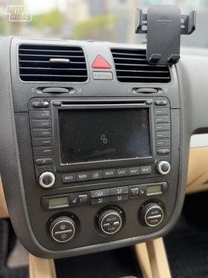 Melns Volkswagen Golf 2006 Kauņa, ar dzinēja tilpumu 2.00 L un nobraukumu 384 tūkst. km par 2320 €, foto 26 vietnē AUTOMOTO.COM.LV