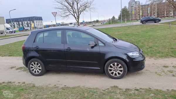 Black Volkswagen Golf 2006 in Vilnius, with an engine capacity of 1.90 L and mileage of 322 thousand km for 2658 €, photo 8 on AUTOMOTO.COM.LV