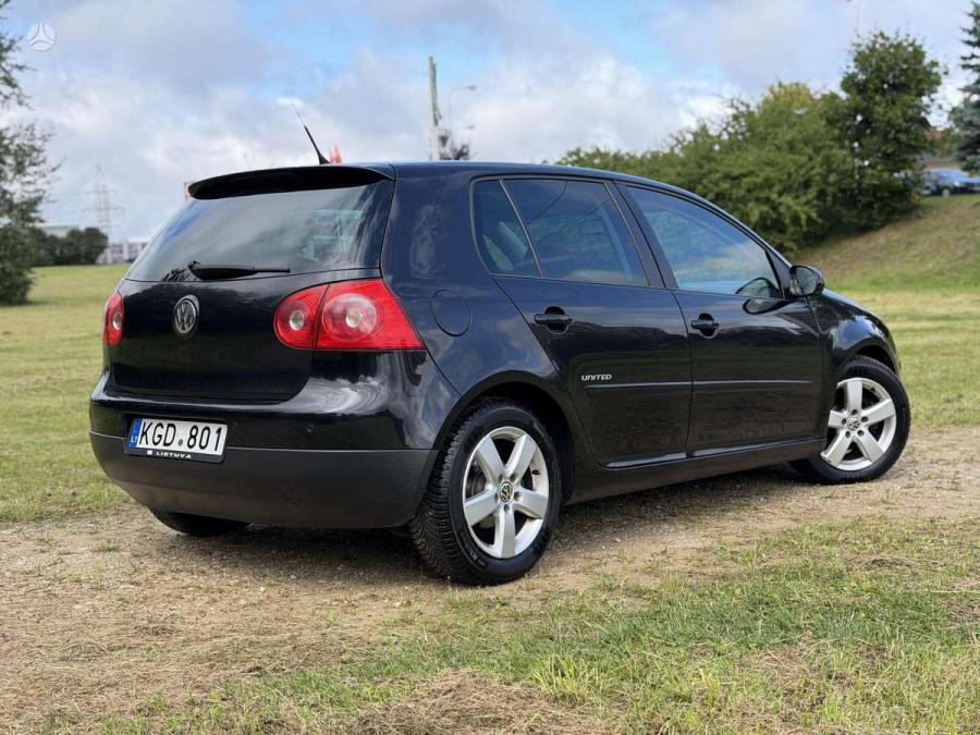 Melns Volkswagen Golf 2008 Viļņa, ar dzinēja tilpumu 1.90 L un nobraukumu 269 tūkst. km par 1850 €, foto 4 vietnē AUTOMOTO.COM.LV