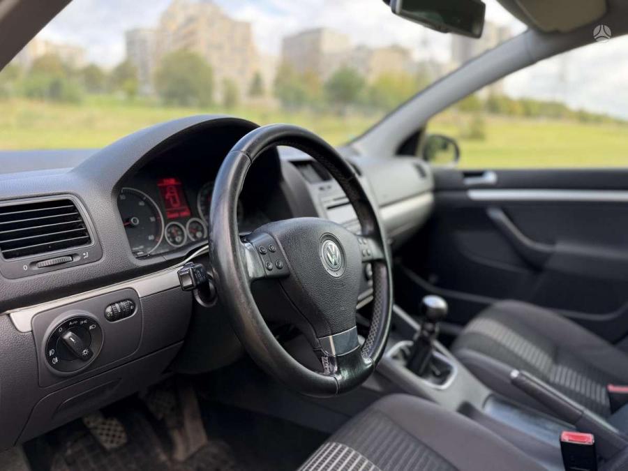 Melns Volkswagen Golf 2008 Viļņa, ar dzinēja tilpumu 1.90 L un nobraukumu 269 tūkst. km par 1850 €, foto 8 vietnē AUTOMOTO.COM.LV