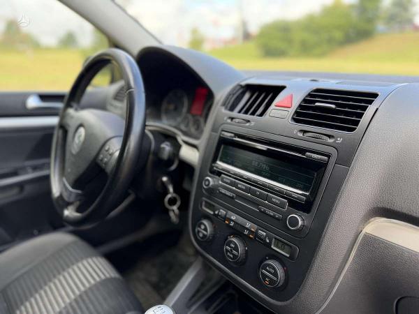 Melns Volkswagen Golf 2008 Viļņa, ar dzinēja tilpumu 1.90 L un nobraukumu 269 tūkst. km par 1850 €, foto 8 vietnē AUTOMOTO.COM.LV