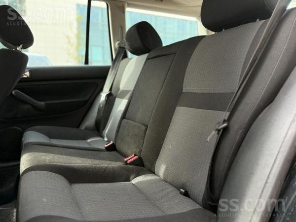 Black Volkswagen Golf 2003 in Riga, with an engine capacity of 1.40 L and mileage of 0 thousand km for 2200 €, photo 5 on AUTOMOTO.COM.LV