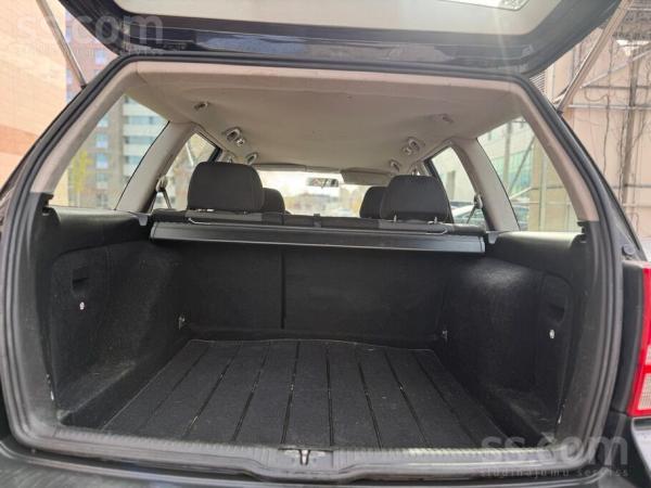 Black Volkswagen Golf 2003 in Riga, with an engine capacity of 1.40 L and mileage of 0 thousand km for 2200 €, photo 6 on AUTOMOTO.COM.LV