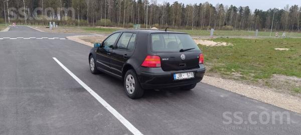 Melns Volkswagen Golf 1998 Rīga, ar dzinēja tilpumu 1.60 L un nobraukumu 283 tūkst. km par 950 €, foto 3 vietnē AUTOMOTO.COM.LV
