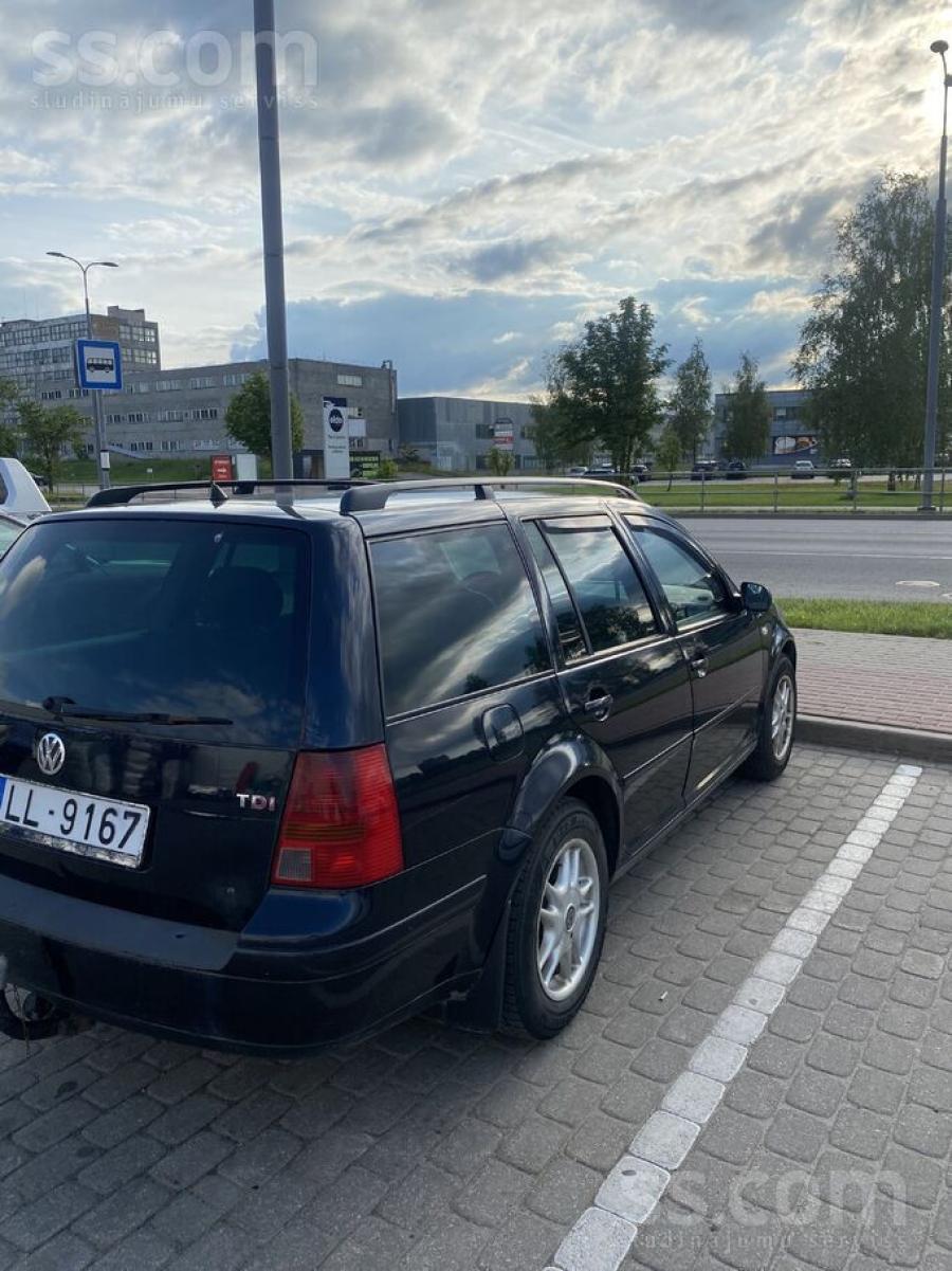 Black Volkswagen Golf 2002 in Rezekne, with an engine capacity of 1.90 L and mileage of 331 thousand km for 1100 €, photo 3 on AUTOMOTO.COM.LV