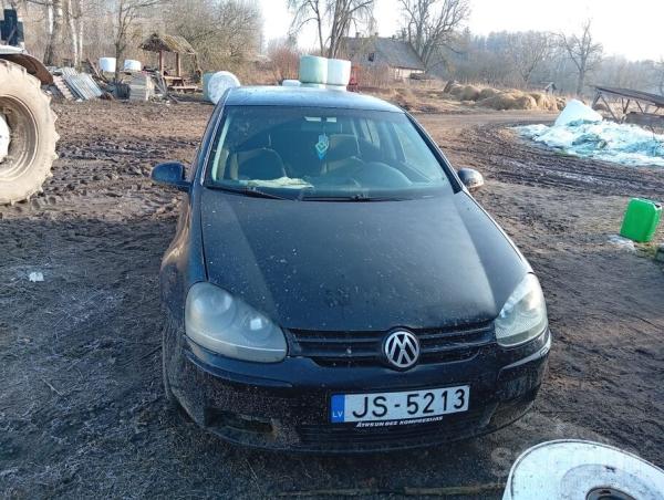 Black Volkswagen Golf 2004 in Jekabpils, with an engine capacity of 1.40 L and mileage of 300 thousand km for 700 €, photo 4 on AUTOMOTO.COM.LV