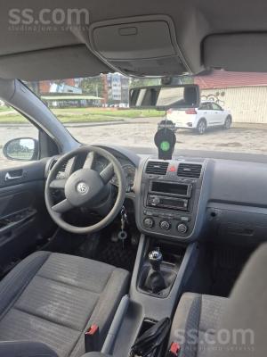 Black Volkswagen Golf 2004 in Jelgava, with an engine capacity of 1.90 L and mileage of 356 thousand km for 800 €, photo 3 on AUTOMOTO.COM.LV