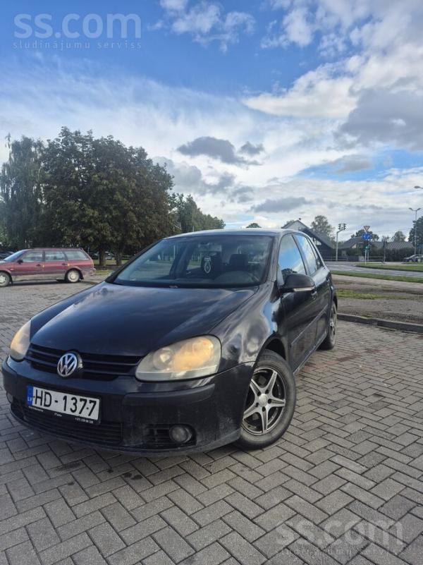 Melns Volkswagen Golf 2004 Jelgava, ar dzinēja tilpumu 1.90 L un nobraukumu 356 tūkst. km par 800 €, foto 1 vietnē AUTOMOTO.COM.LV